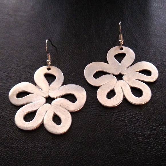 Unsigned | Jewelry | Rustic Flower Design Drop Earrings | Poshmark